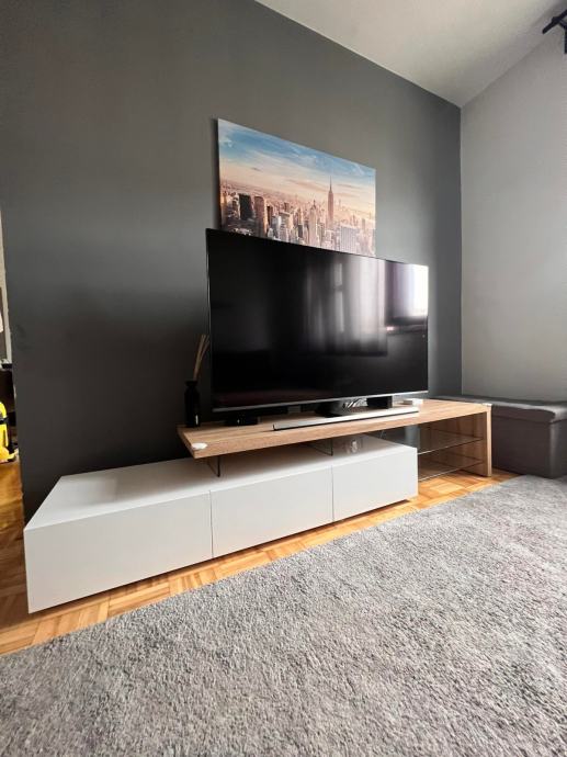 Dnevni boravak - kutna garnitura, stol, TV stalak