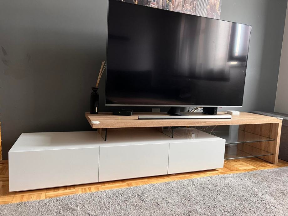 Dnevni boravak - kutna garnitura, stol, TV stalak