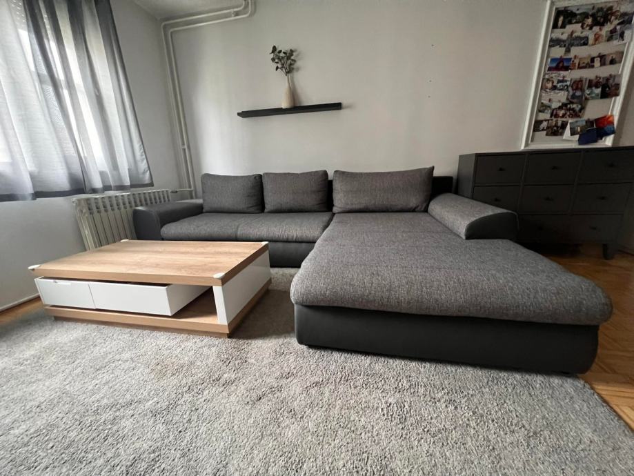 Dnevni boravak - kutna garnitura, stol, TV stalak