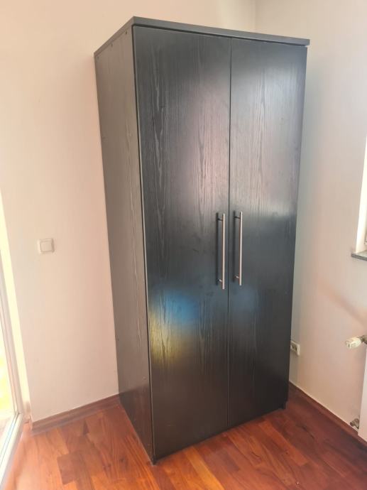 Drveni ormar i komoda