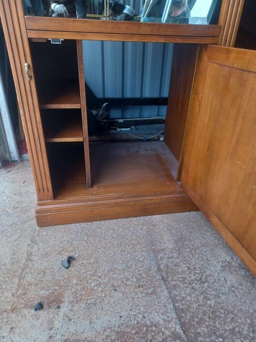 drveni ormar/vitrina 175x72x55cm