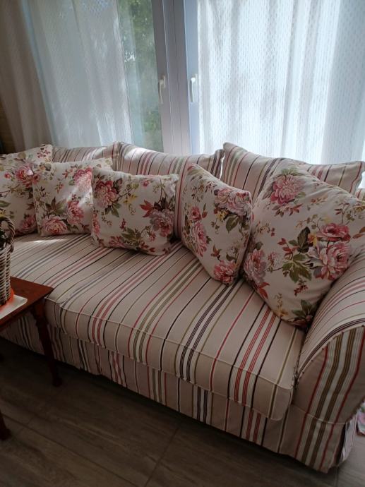 Dvije sofe trosjedi