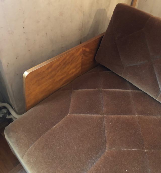 ORIGINAL RETRO STIL KAUC na rasklapanje I KOMODA za posteljinu