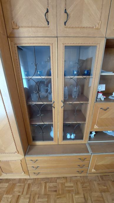Ormar i vitrina za dnevni boravak