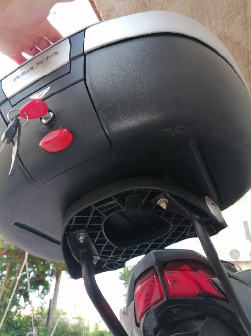 GIVI Maxia 3 55 L, Yamaha Fazer nosači