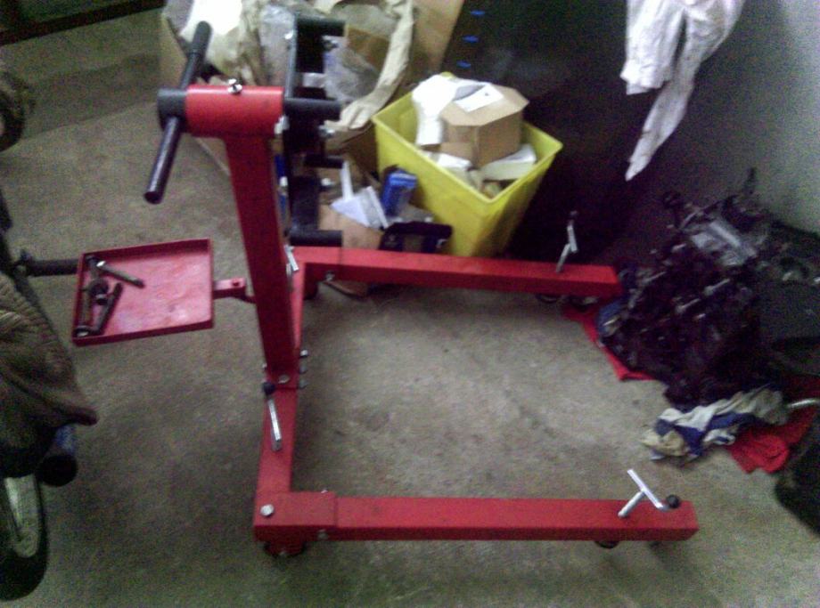 Stalak za motore od auta