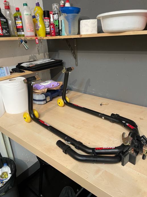 Stalak stender za motor