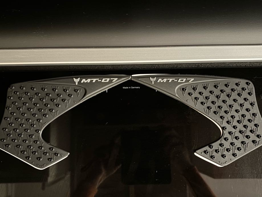 Yamaha-MT07- TANK PAD - PROTUKLIZNA NALJEPNICA