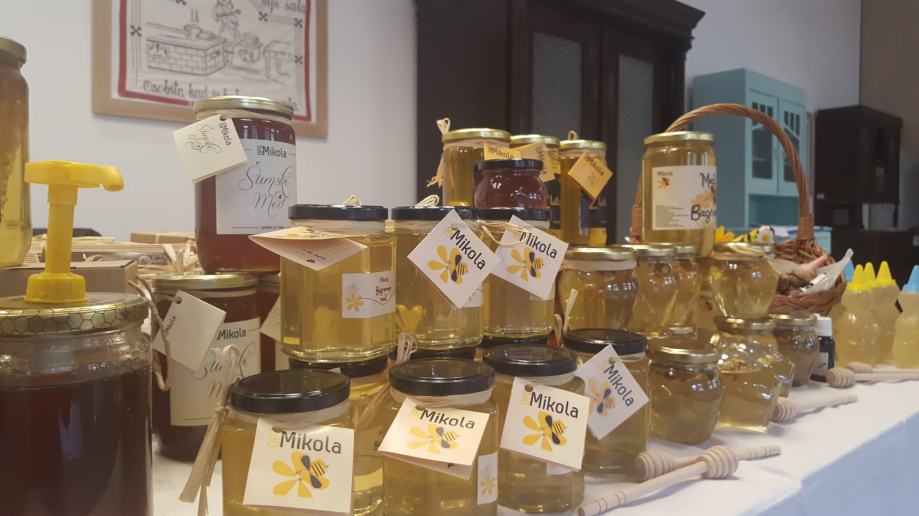 Med bagrem, amorfa, cvjetni med