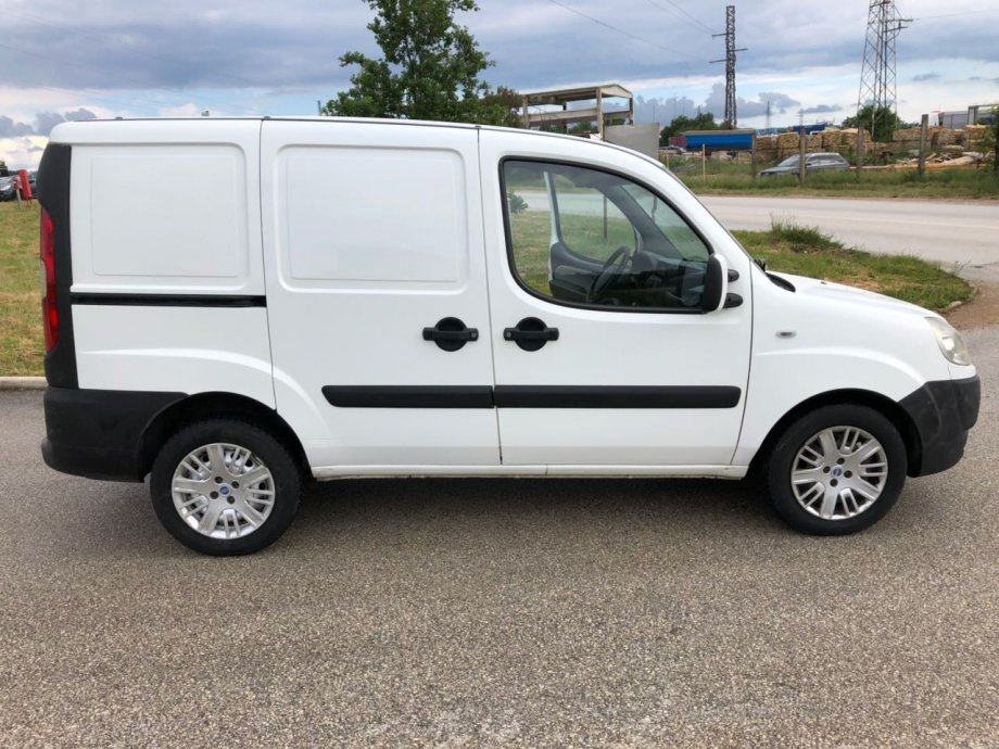 Fiat Doblo 1,9 JTD CARGO - SA RASHLADNOM KOMOROM, 2008 god.