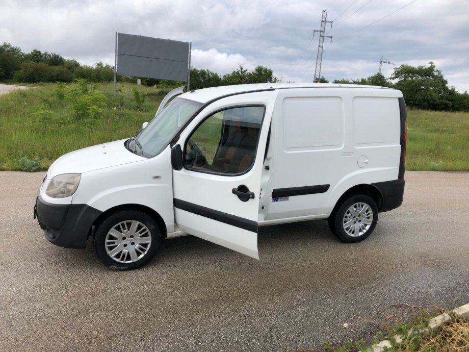 Fiat Doblo 1,9 JTD CARGO - SA RASHLADNOM KOMOROM, 2008 god.
