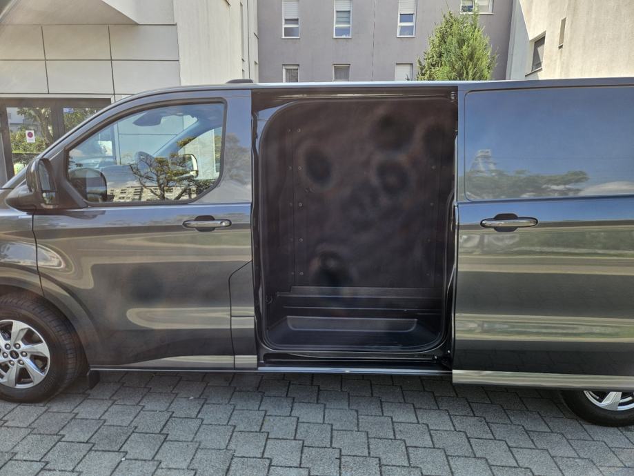 Ford Transit Custom Multicab Limited, 2025 god.