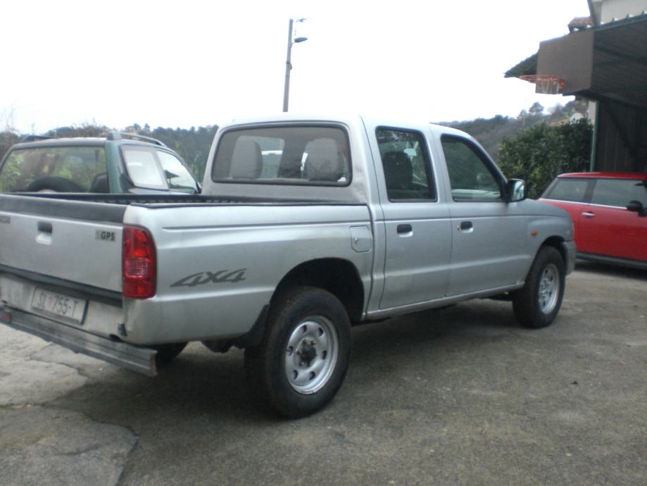 MAZDA B2500 4X4,2003god,reg do 10/23, 2003 god.
