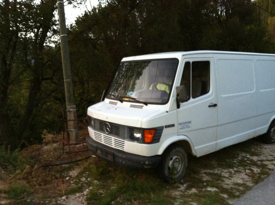 Mercedes 208, 1993 god.