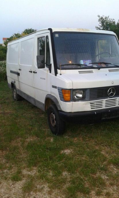 Mercedes 208, 1994 god.