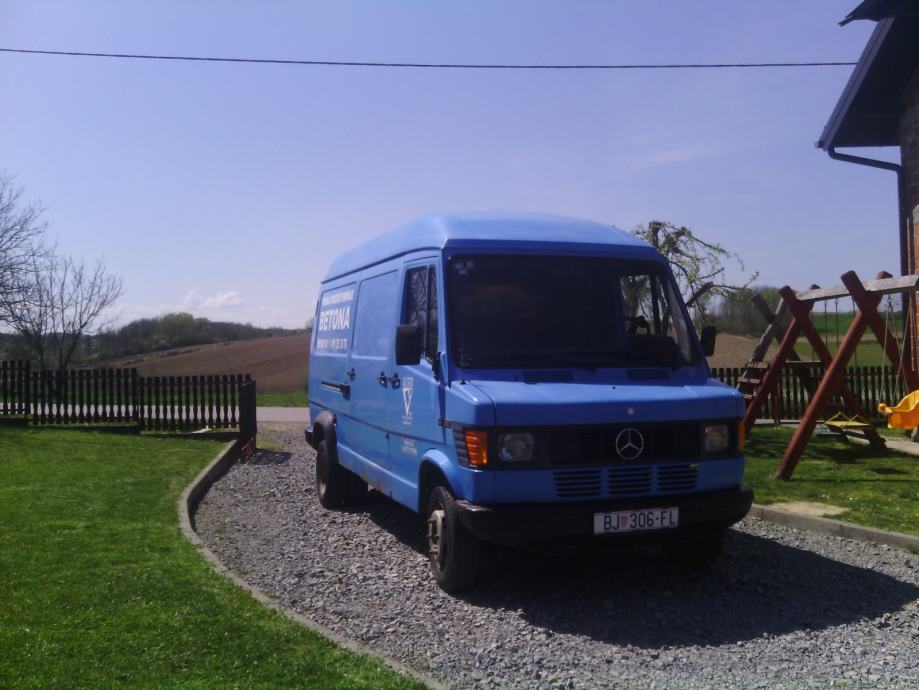 Mercedes 407 D, 1985 god.