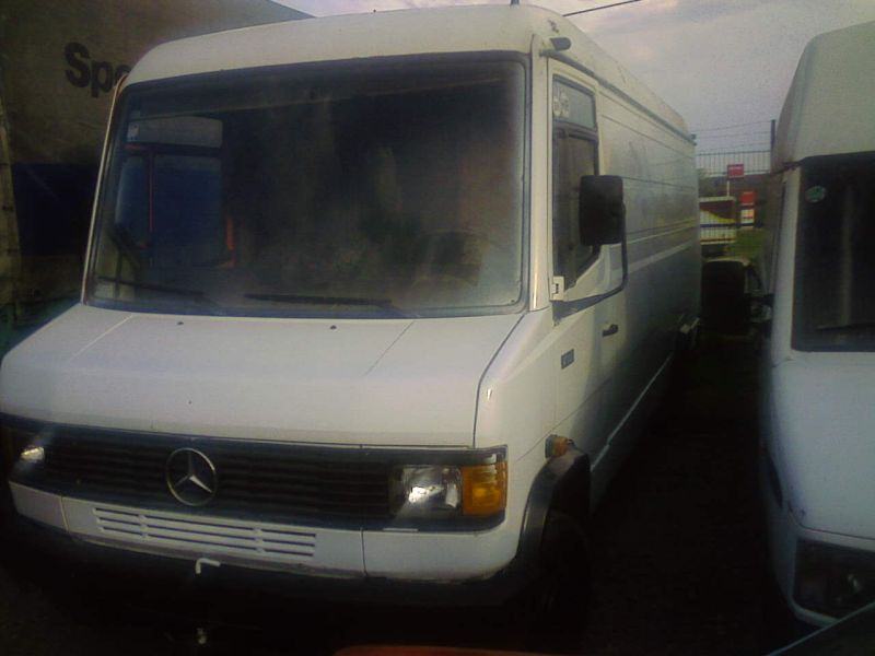 MERCEDES 711 D KOMBI ZATVORENI, 1987 god.