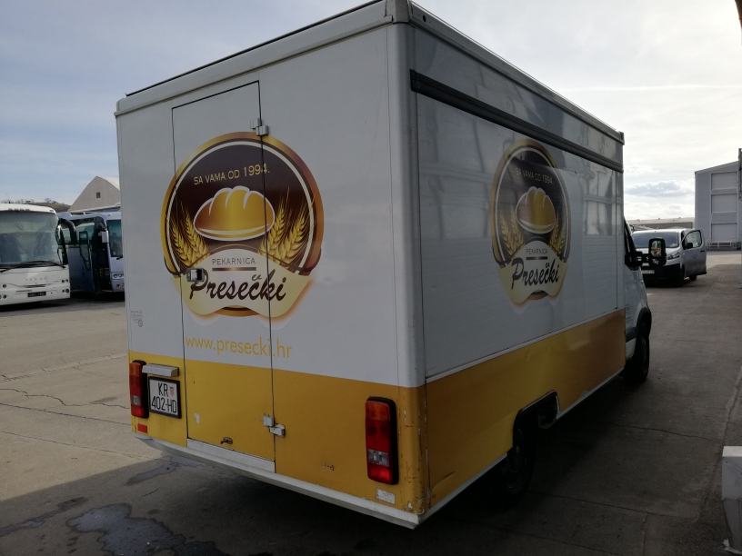 Pokretna trgovina - kombi Renault Master, 2008 god.