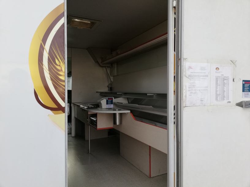 Pokretna trgovina - kombi Renault Master, 2008 god.