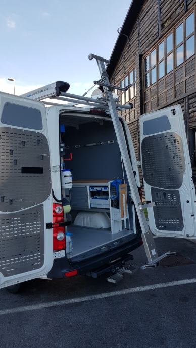 VW Crafter sa Sortimo policama-servisno vozilo, 2013 god.