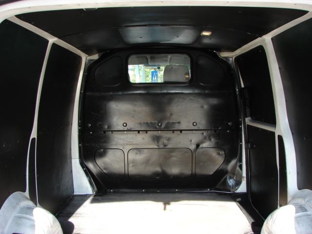 VW Transporter T-5 2.0TDI *FACELIFT*, 2011 god.