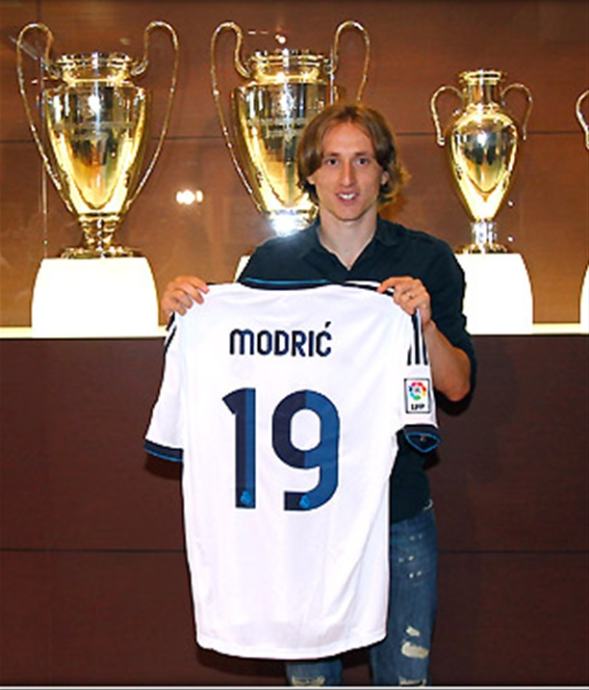 Real Madrid Modric 19