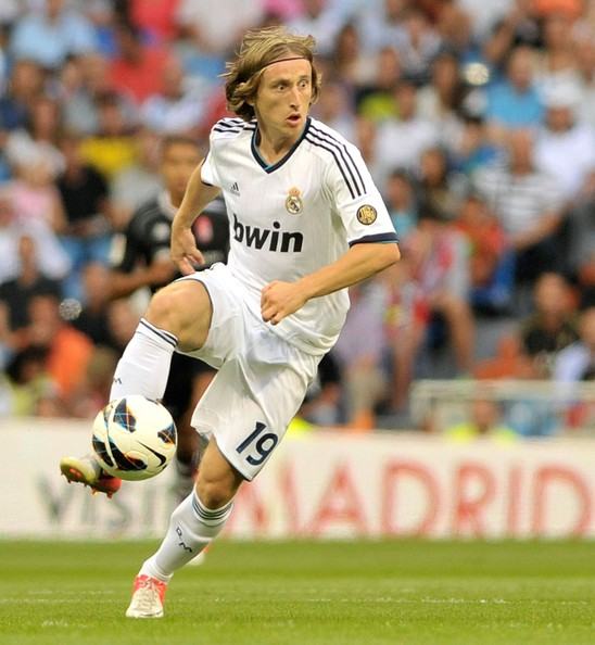 Real Madrid Modrić 19 REZZ