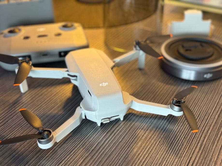 DJI MINI 2 Fly More Combo + CHARGE BASE , Novo*
