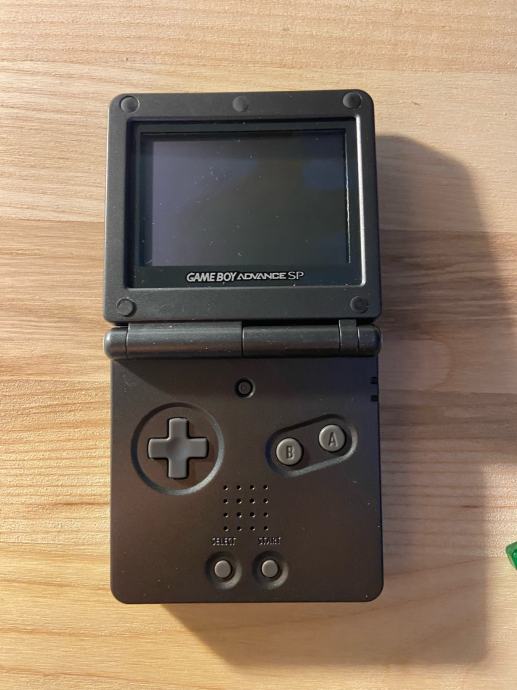 Originalni Gameboy Advance sp, pokemon emerald
