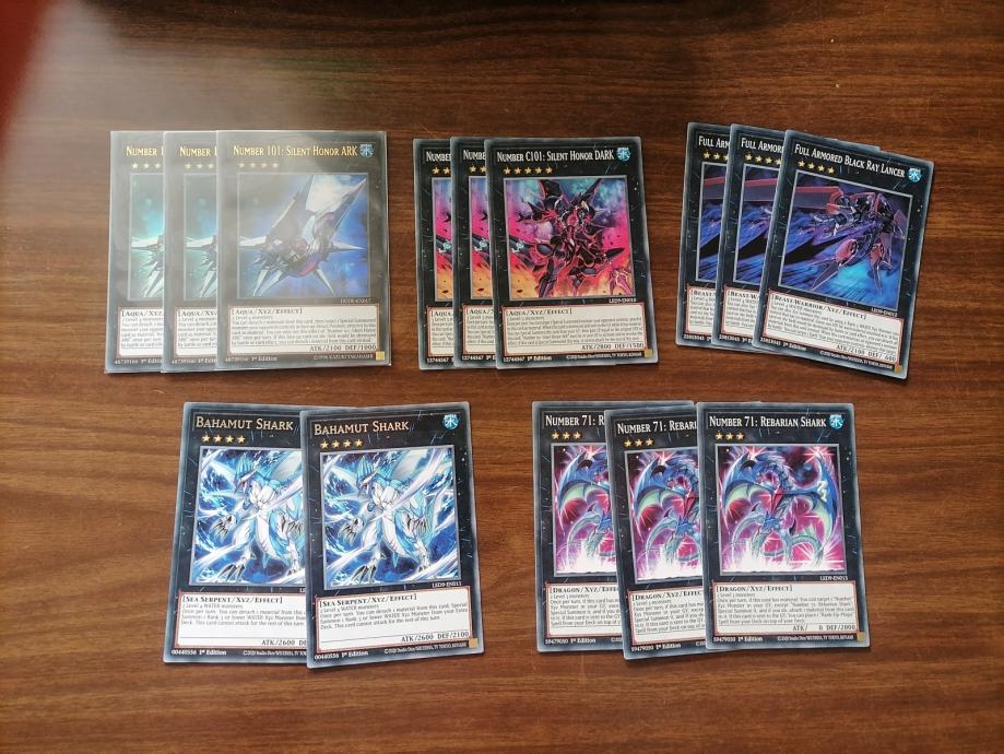 Yugioh Shark deck + 50 nasumicnih karata