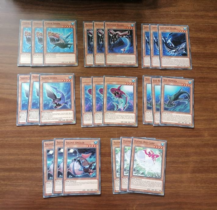 Yugioh Shark deck + 50 nasumicnih karata