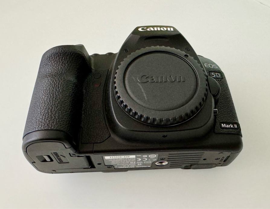 Canon 5D Mark II + originalni Canon Battery Grip BG-E6