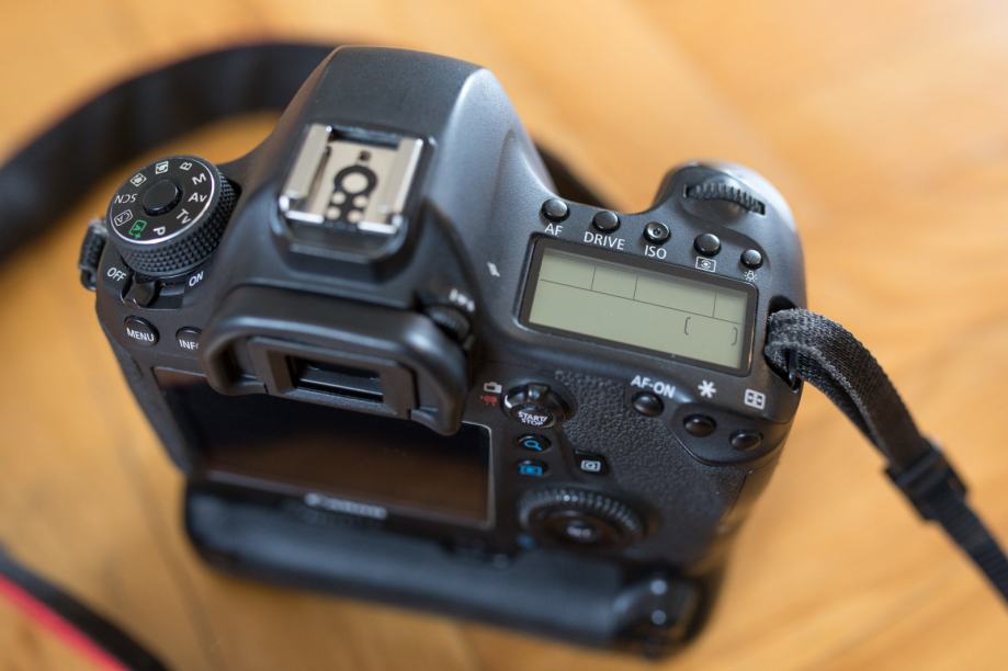 Canon 6D + Grip + 4xbat + SD card + Aputure Halo Led Ring Flash