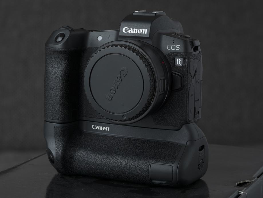 Canon EOS R + battery grip + EF adapter + 4 baterije