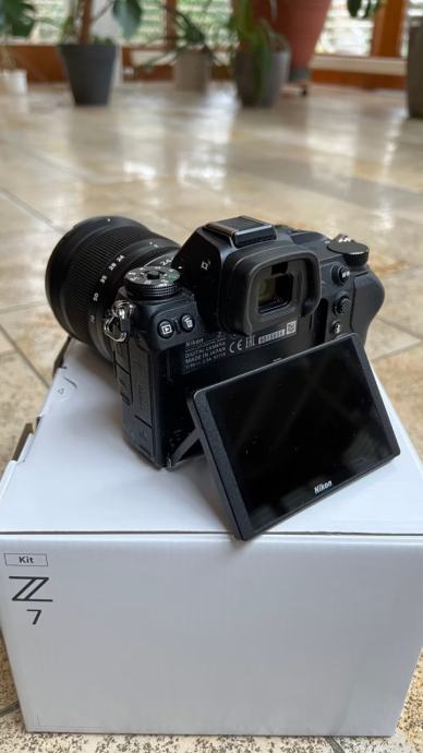Fotoaparat Nikon Z7 + objectiv Nikkor 24-70 f4 S | NOVO