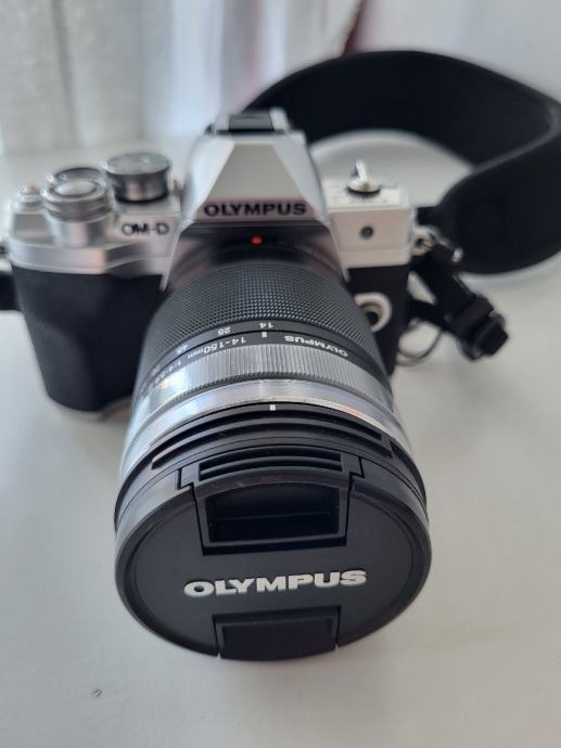 Olympus OM-D E-M10 Mark IV