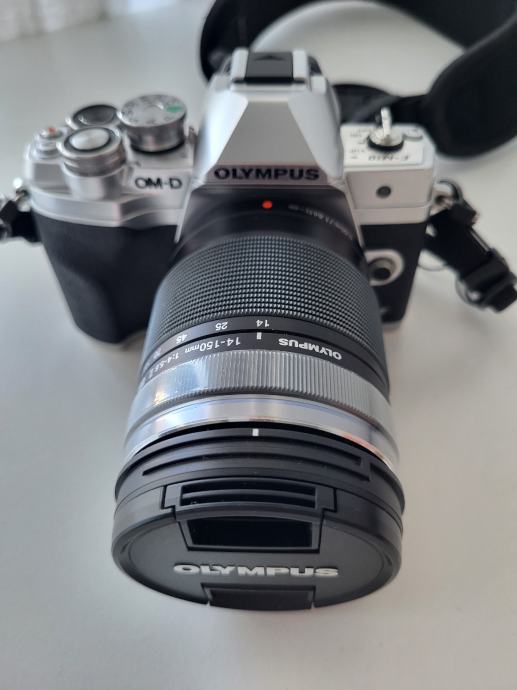 Olympus OM-D E-M10 Mark IV