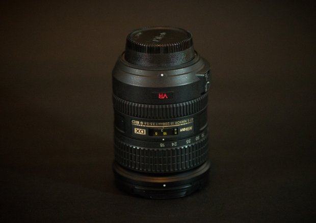 DSLR Nikon D200 u setu s Nikon 18-200mm