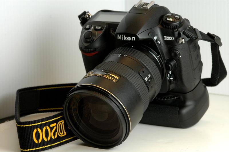 NIKON D200