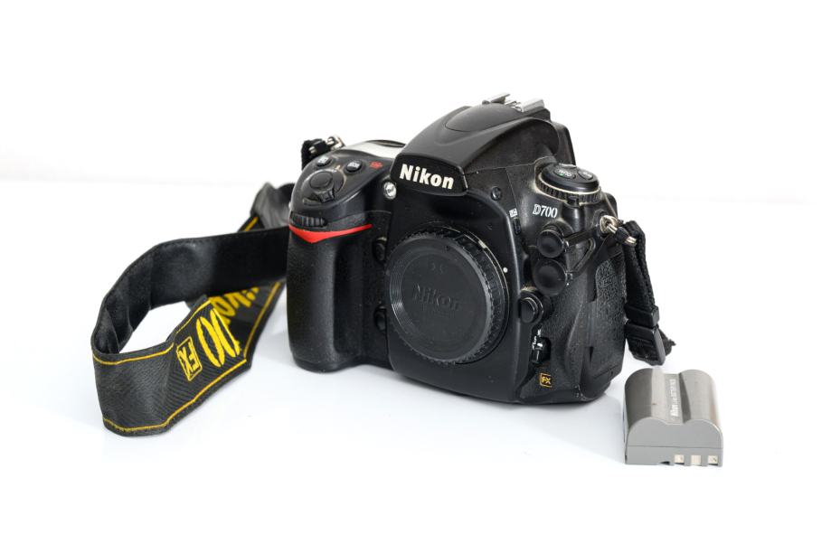 Nikon D700 (neispravan) – full frame klasik