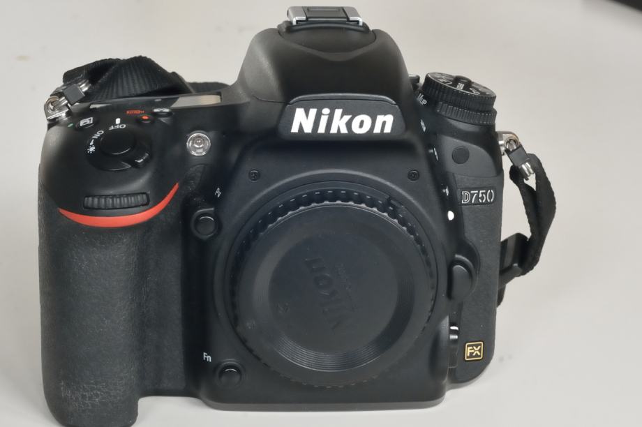 Nikon d750, Full frame DSLR samo 25000 okidaja