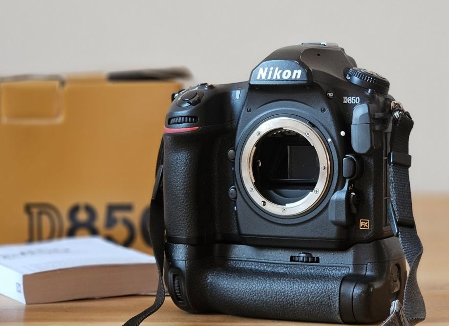Nikon D850 45mpx,4k video + original batery grip 1150eura