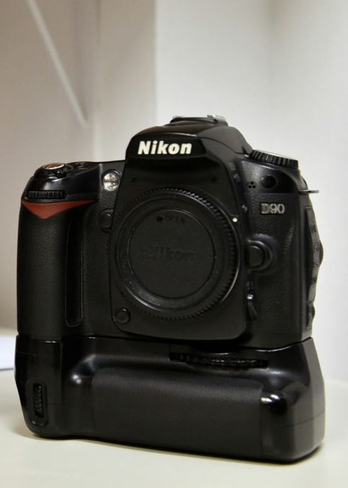 Nikon D90 + battery grip