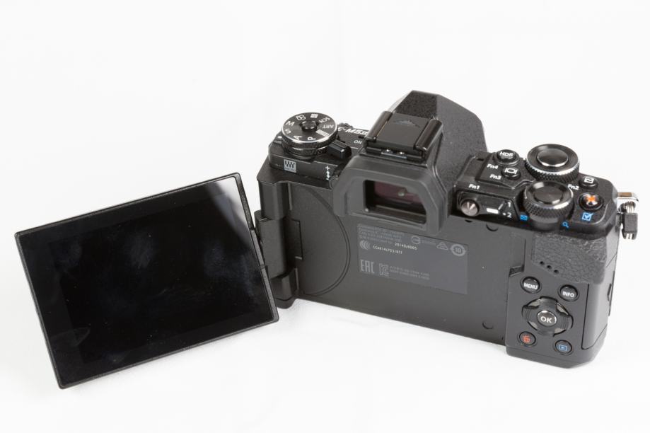 Olympus OM-D E-M5 II (3 baterije i battery grip ukljucen)