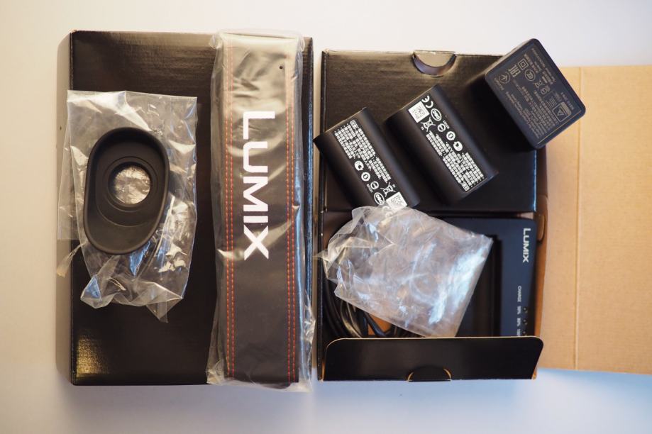 Panasonic LUMIX DC-S1R + DMW-BGS1 Grip + DMW-EC6E Eyecup + 2xDMW-BLJ31