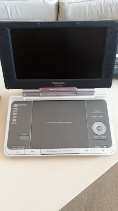 Panasonic DVD-LS82 8.5 Portable DVD player