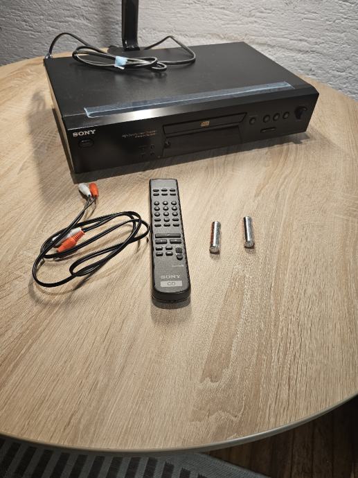 Sony CD player NOVI CDP-XE370