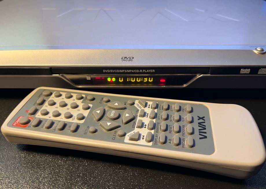Vivax DIVX-K201 DVD/CD player + daljinski
