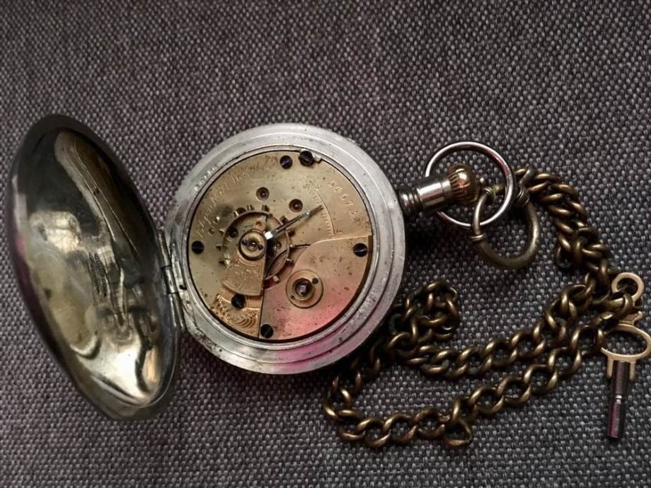 Elgin dzepni sat 1878. god sa lancem i ključem za navijanje 18 size