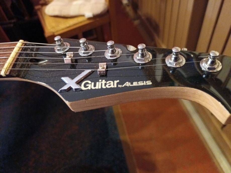 Alesis XGuitar - gitara s efektima - komplet